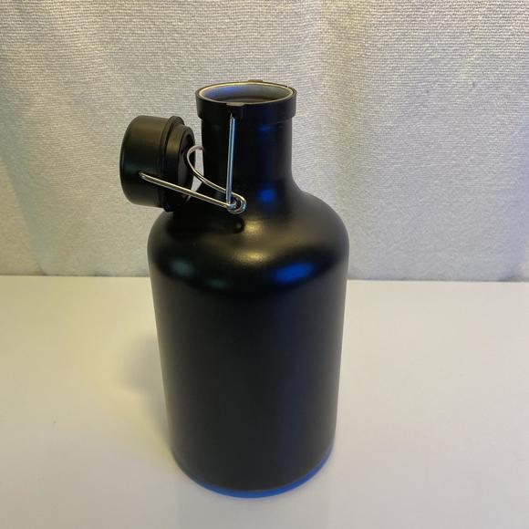 Viski | Accents | Viski Black Aluminum Insulated 2l Flask | Poshmark